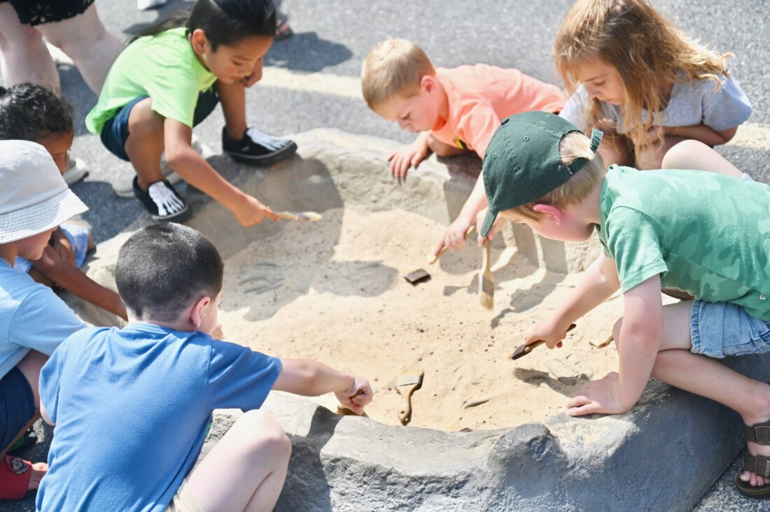 Traveling fossils: Cookies, dinosaurs combine for family-friendly ...